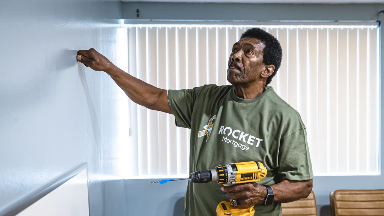 Rams Legend and veteran Harold Jackson helps kickoff Rams Salute to ...