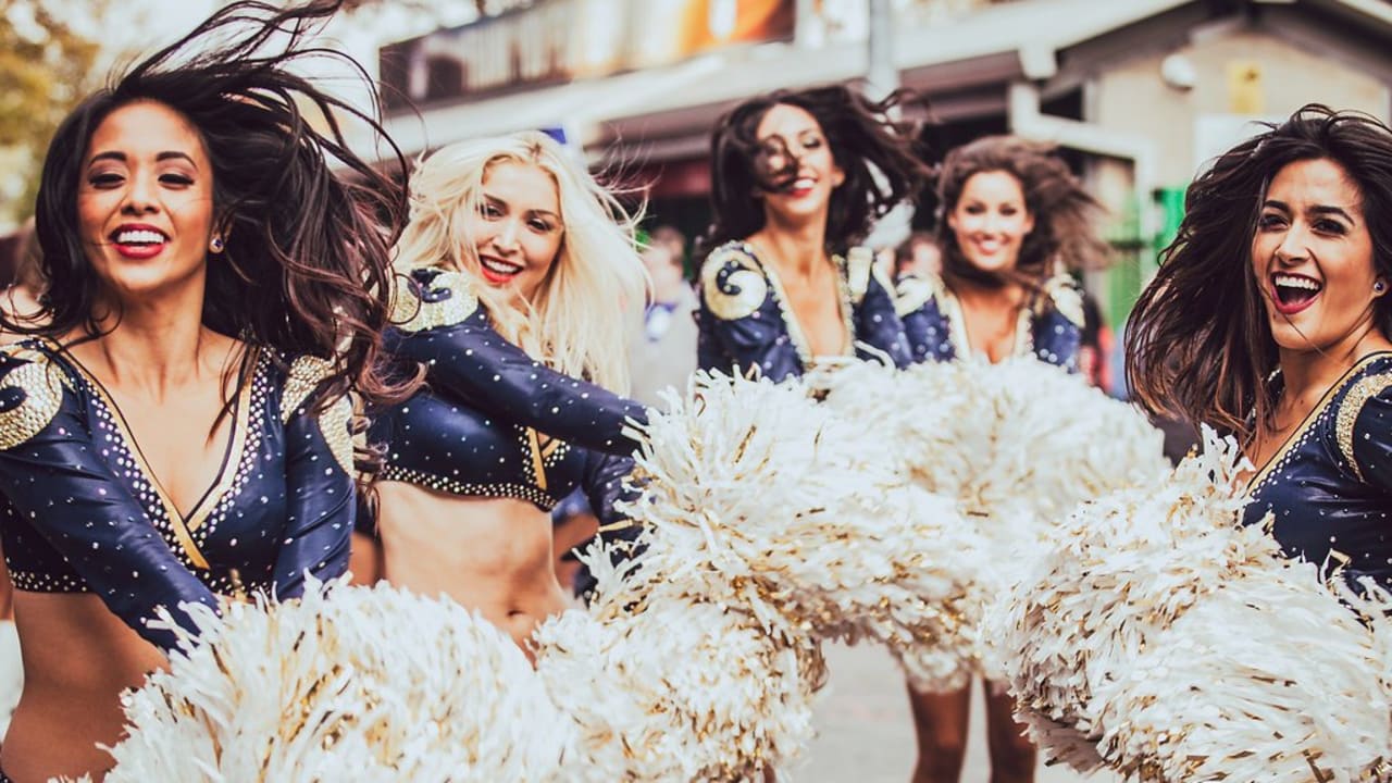 PHOTOS: Rams Cheer London GameDay