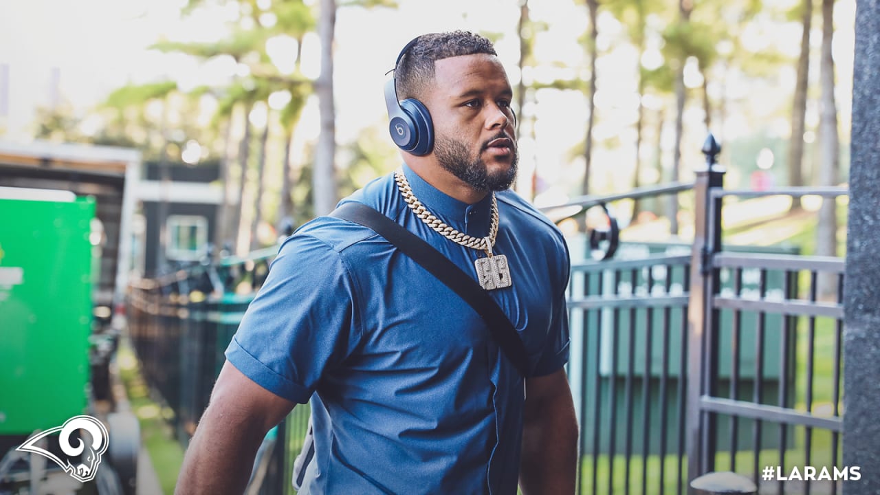 PHOTOS: Rams arrive for week one at Carolina