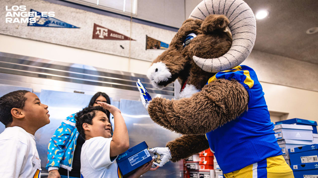 Los Angeles Rams Community | Rams partner with Health Net & Shoes That ...