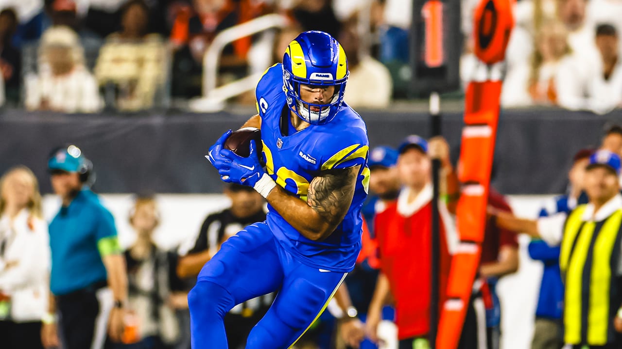 Los Angeles Rams quarterback Matthew Stafford fires a 22-yard strike to tight end Tyler Higbee ...