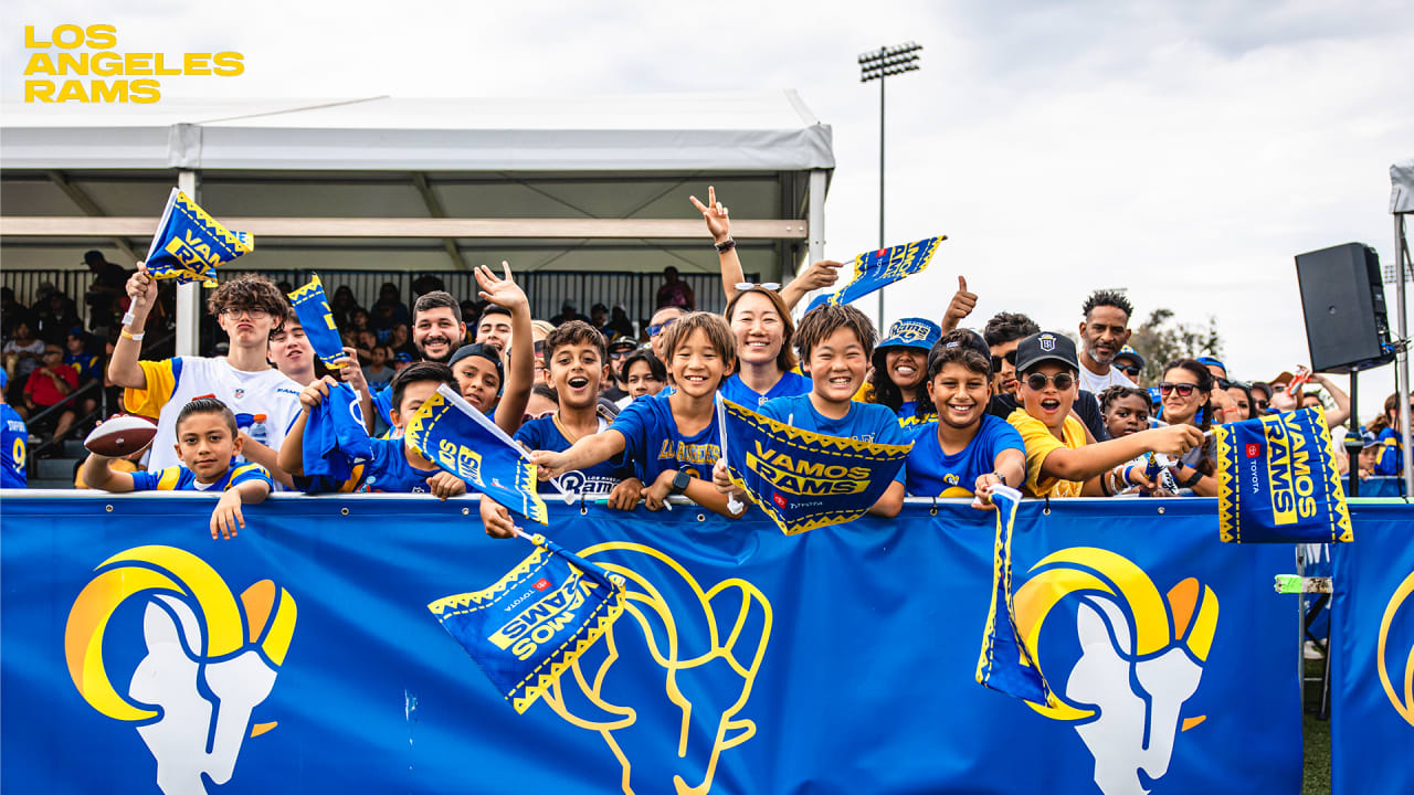 FAN PHOTOS: Best fan moments from Rams Training Camp