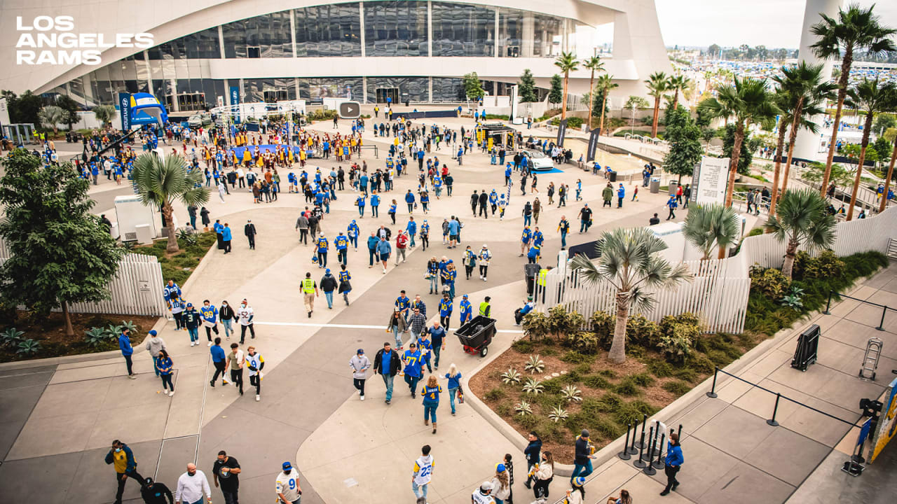 "Love" sculpture created by NFL and artist Ruben Rojas will be on ...