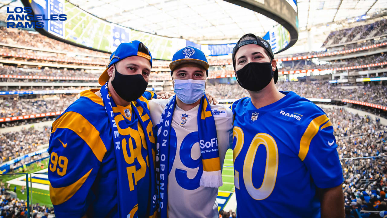 PHOTOS: Best fan moments from Rams vs. Bears Sunday Night Football ...