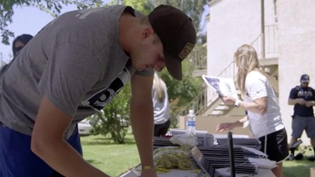 Goff Arrives at Training Camp