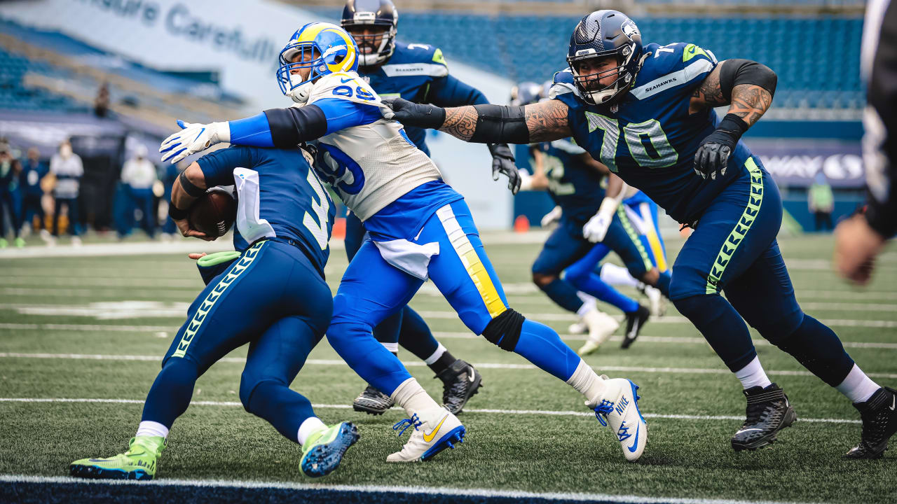 Rams envelop Russell Wilson for massive third-down sack