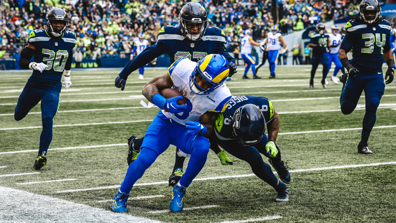 Los Angeles Rams running back Cam Akers speeds around the edge & up the ...