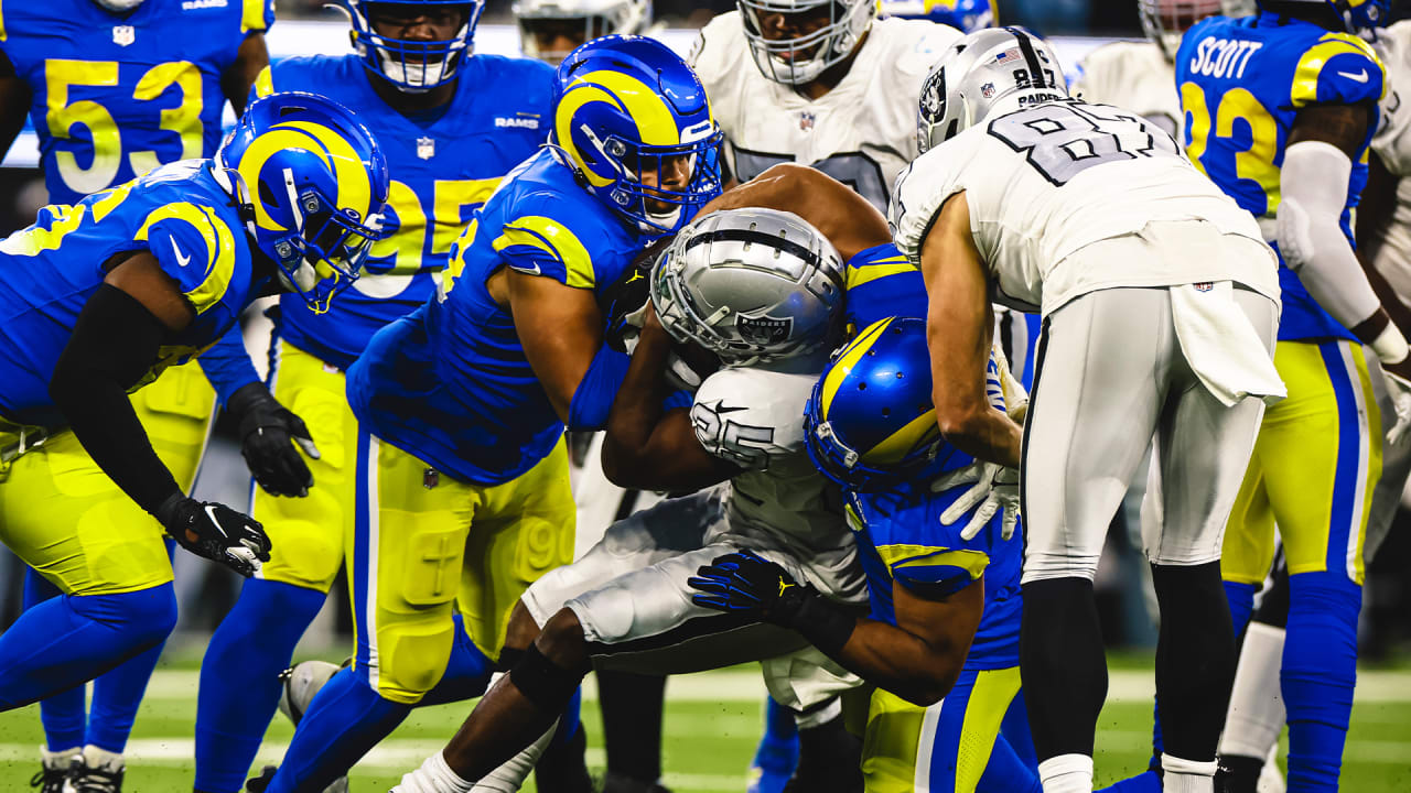 Los Angeles Rams linebacker Bobby Wagner bursts through Raiders o-line ...