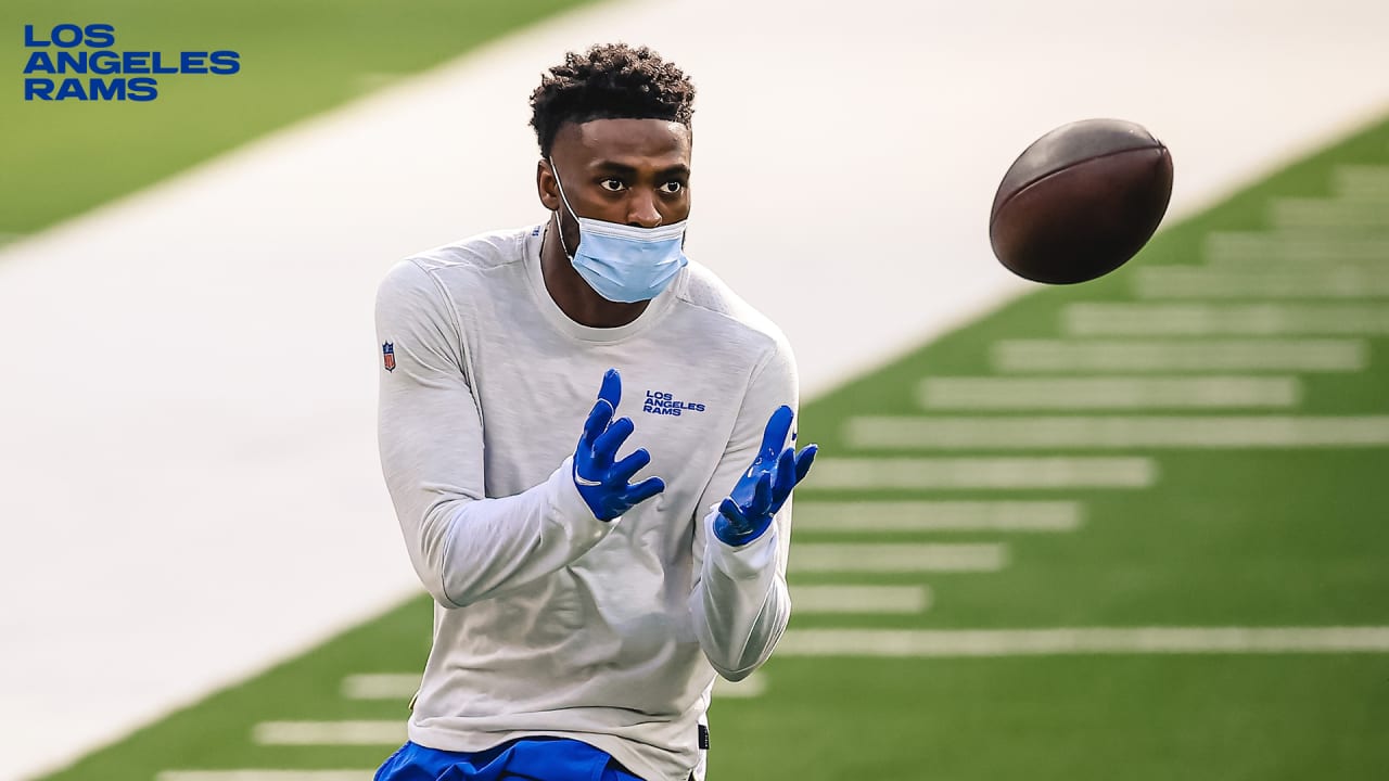 PHOTOS: Rams hit the field pregame vs. Jets