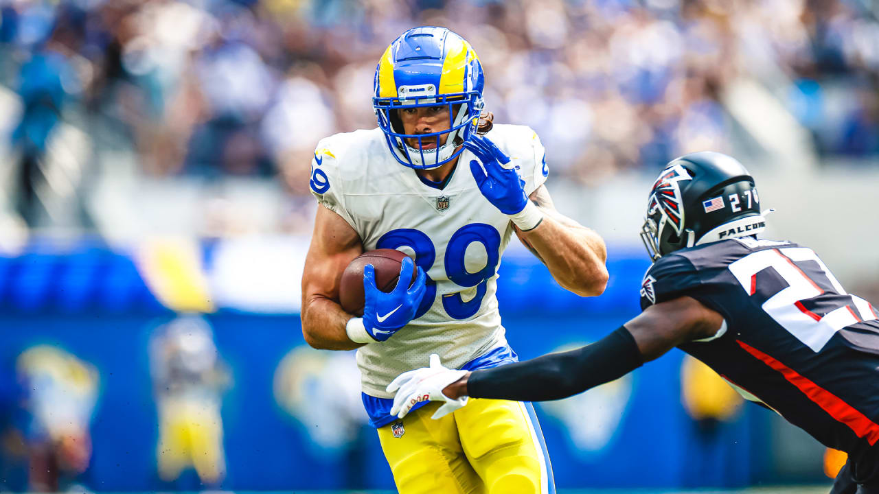 Los Angeles Rams tight end Tyler Higbee takes screen pass for 19-yard ...