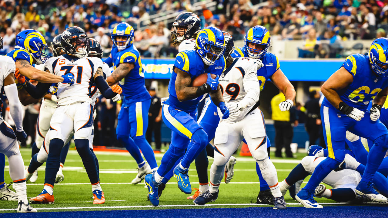 Los Angeles Rams running back Cam Akers rushes into the end zone ...