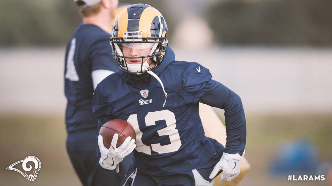 Rams sign four players to free agent contracts