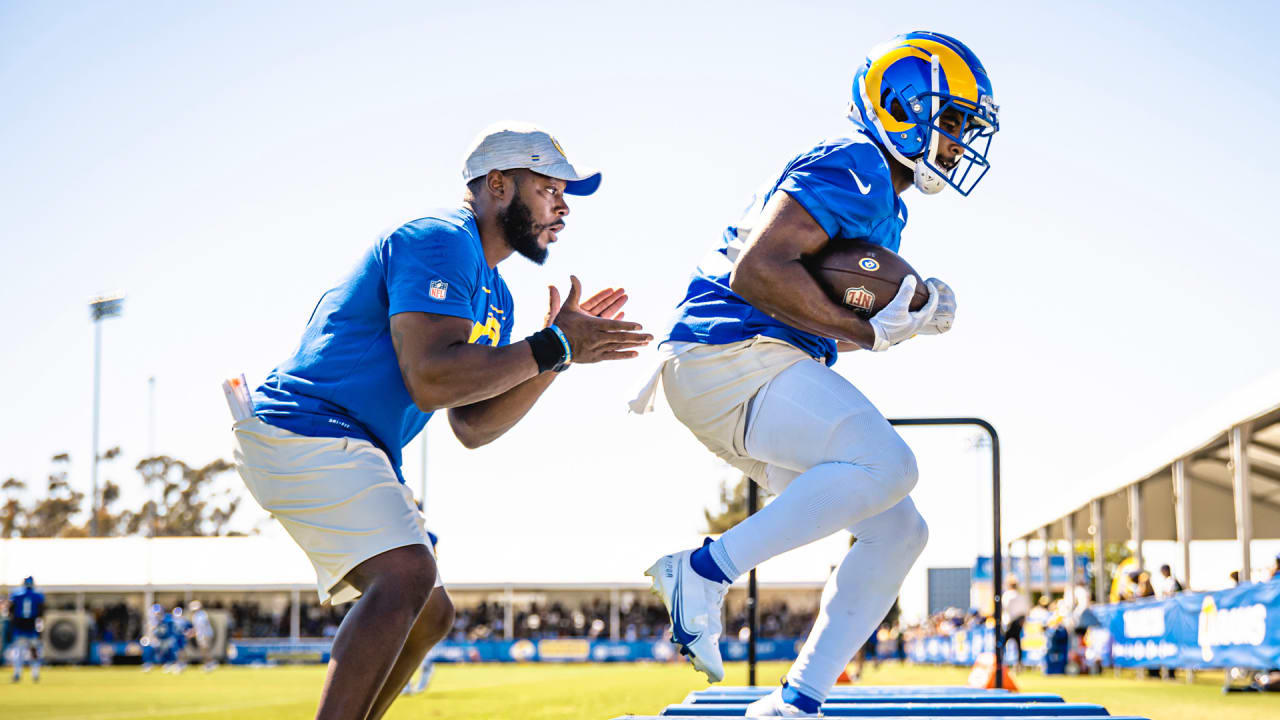 Mic'd up with running backs coach Thomas Brown at Rams 2021 Training ...