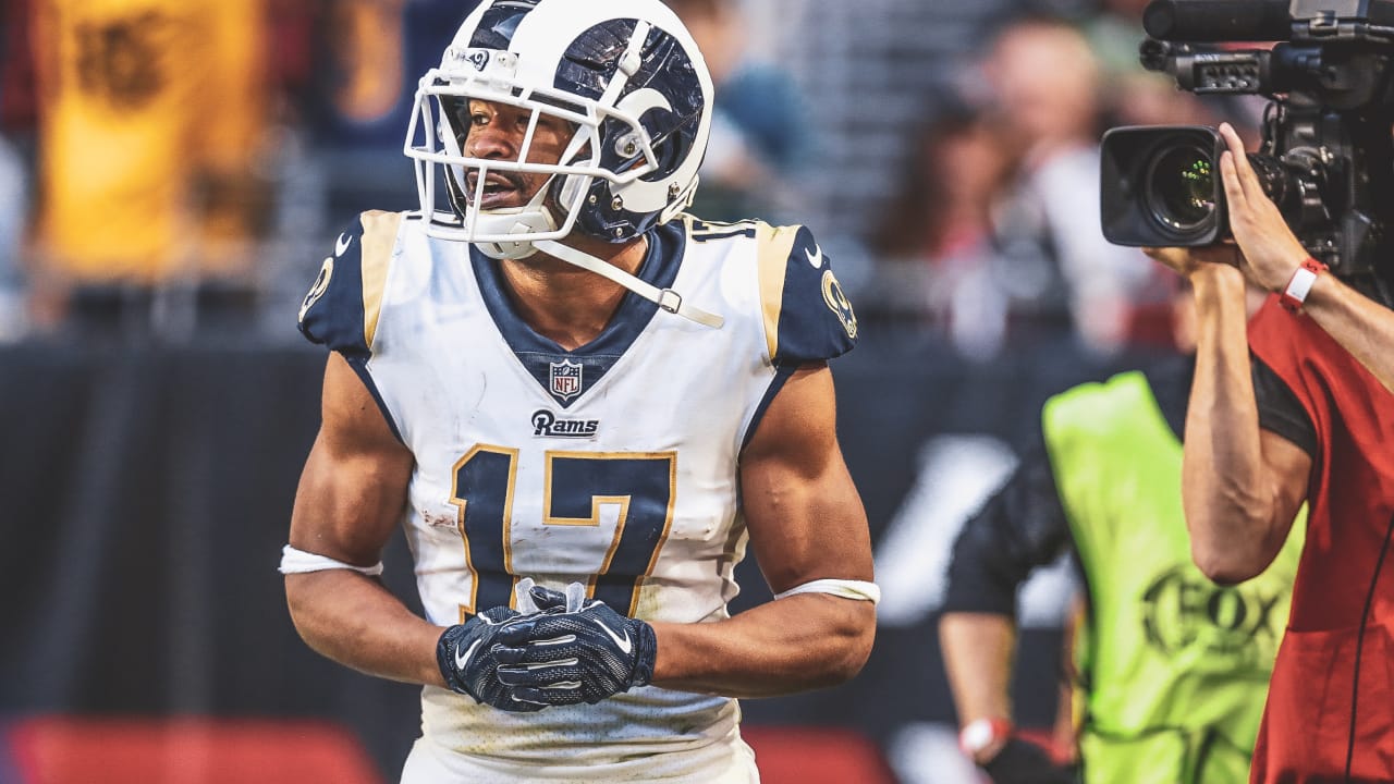 Goff lofts dime to Woods on the move for long catch-and-run TD