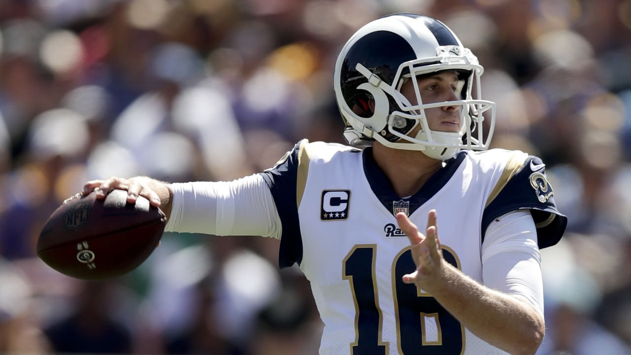 Jared Goff Makes Unreal Sideline Pass to Robert Woods