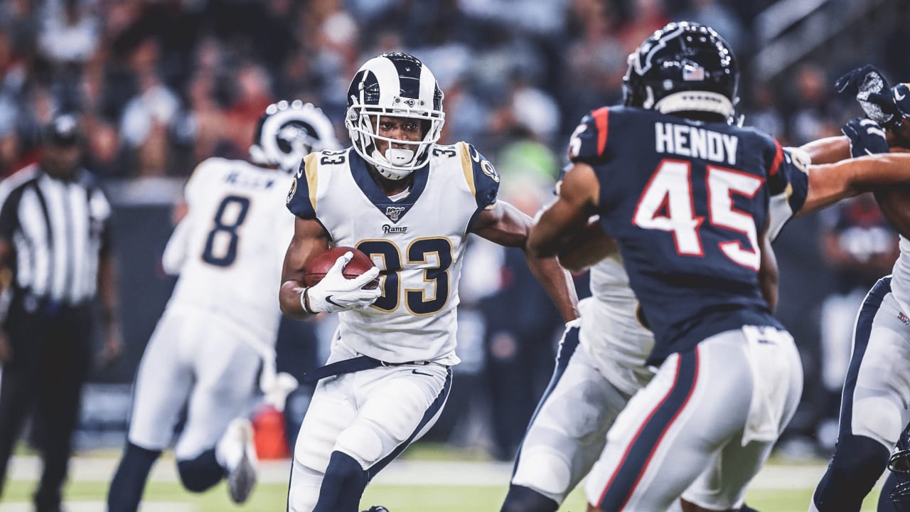 Justin Davis cuts through defense on 28-yard gain