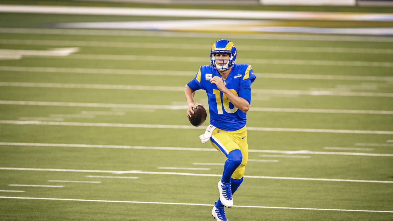 Jared Goff bounces away from Akiem Hicks for scrambling throw to Gerald ...