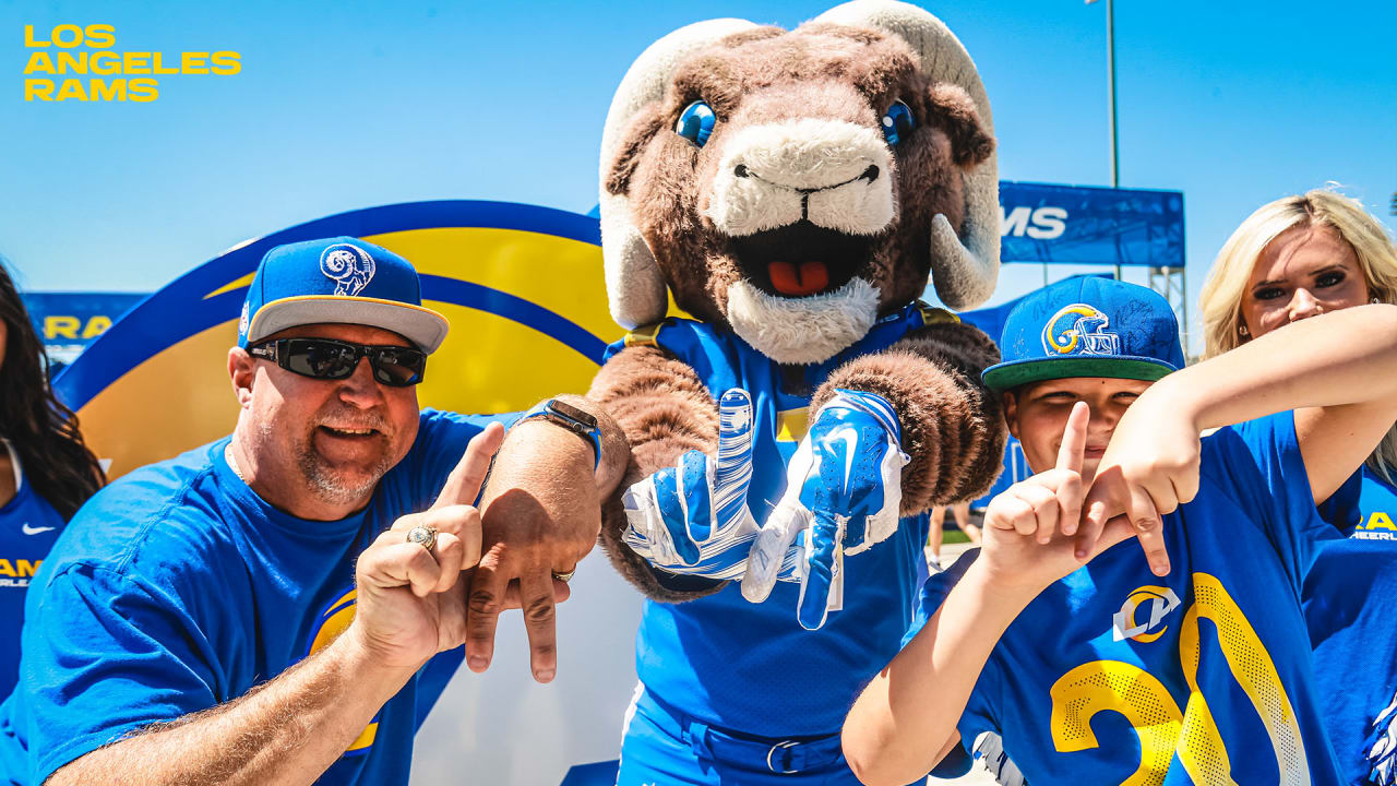 PHOTOS: Fans look on as Rams players practice at UC Irvine for Training ...