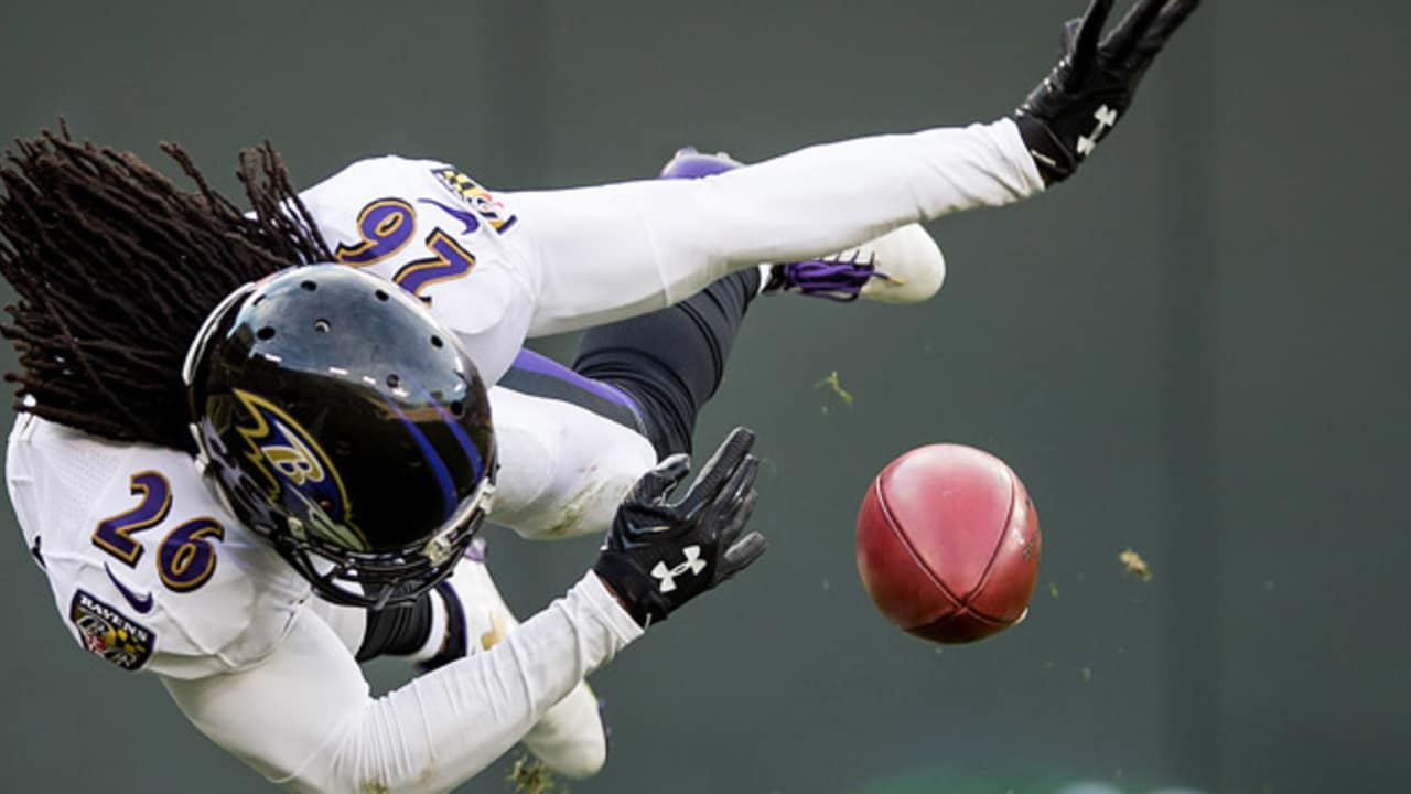 News & Notes: The 'Greatest Punt in the History of Football' Was Called ...