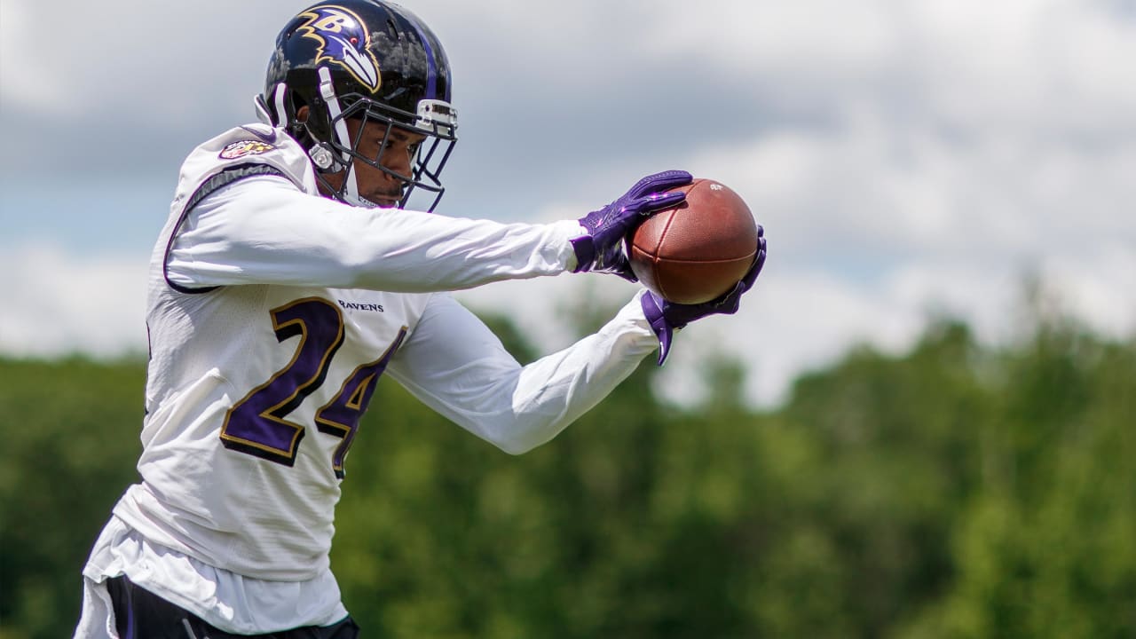 Brandon Carr Wants to Keep His Starting Streak Alive ‘As Long as I Can’