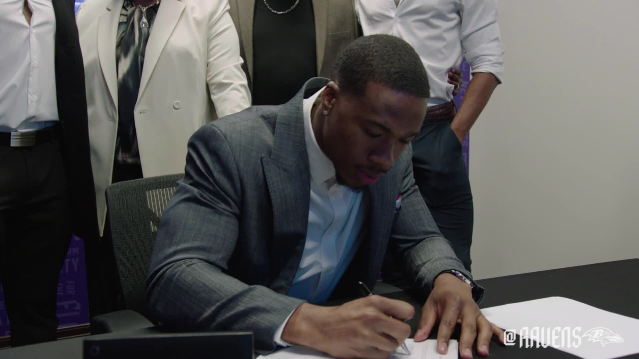 Marcus Williams' Emotional Moment Signing Contract