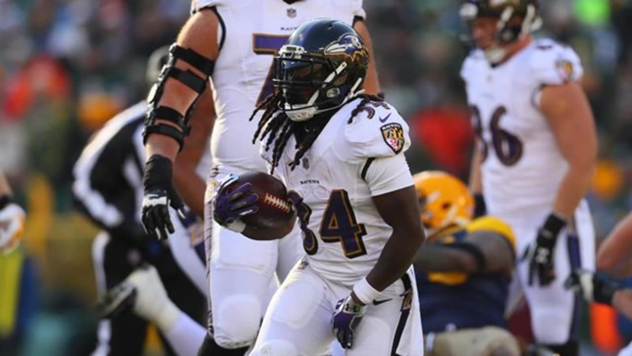 Highlight: Alex Collins Breaks Tackles, Picks up 21 Yards
