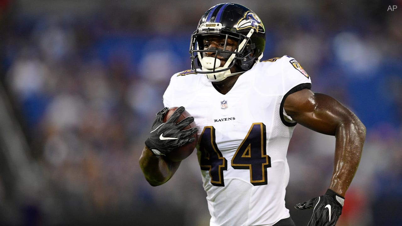 Highlight: Mark Thompson Rips Off a 32-Yard Gain