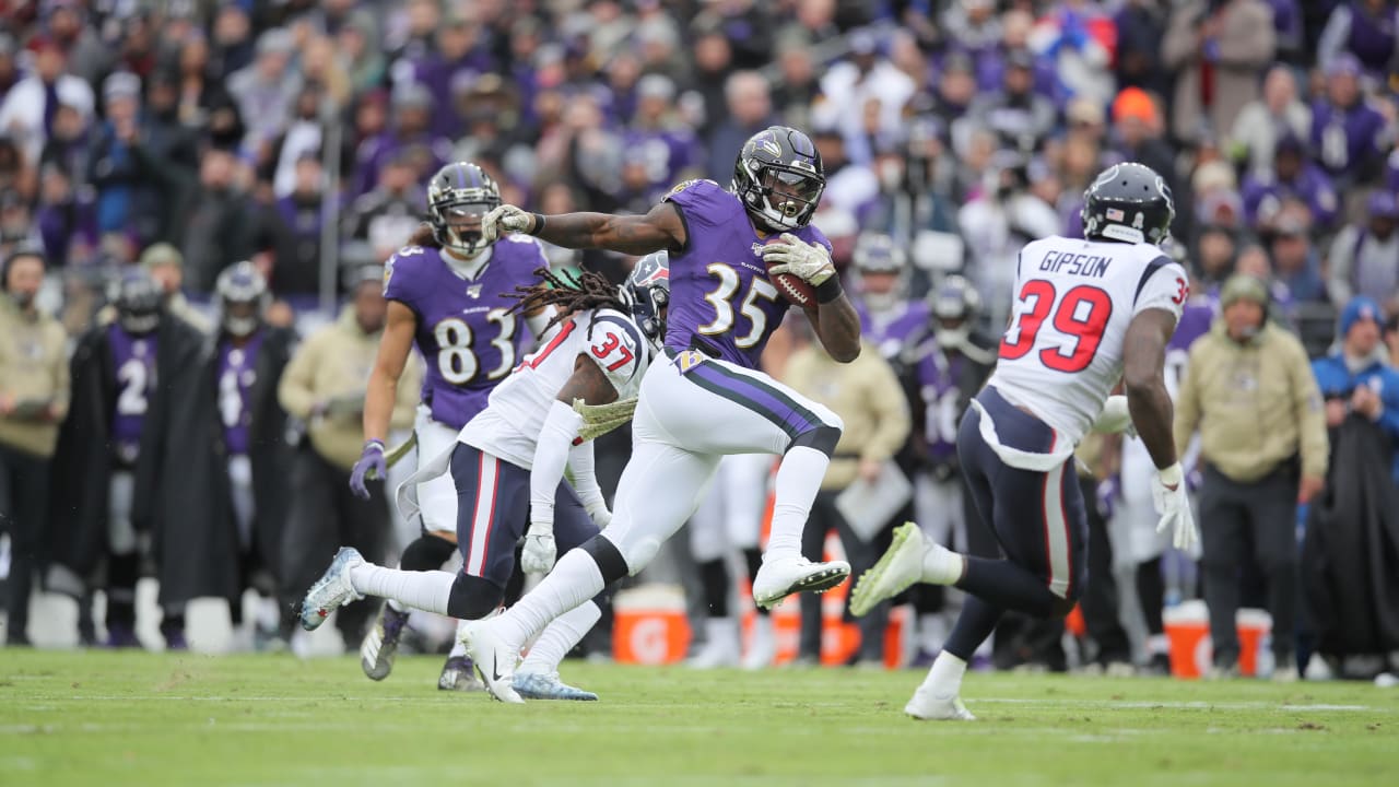 Highlight: Gus the Bus Rolls for 25 Yards