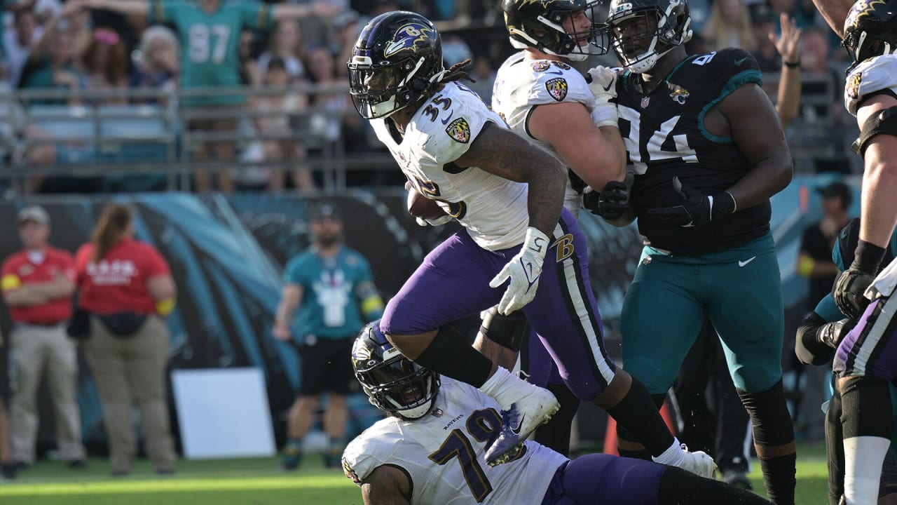 Gus Edwards Powers in for Touchdown | Ravens-Jaguars Highlights