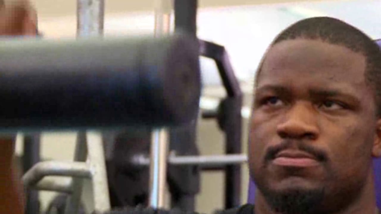 Ravens Xl Jameel Mcclain Mic D During Workout