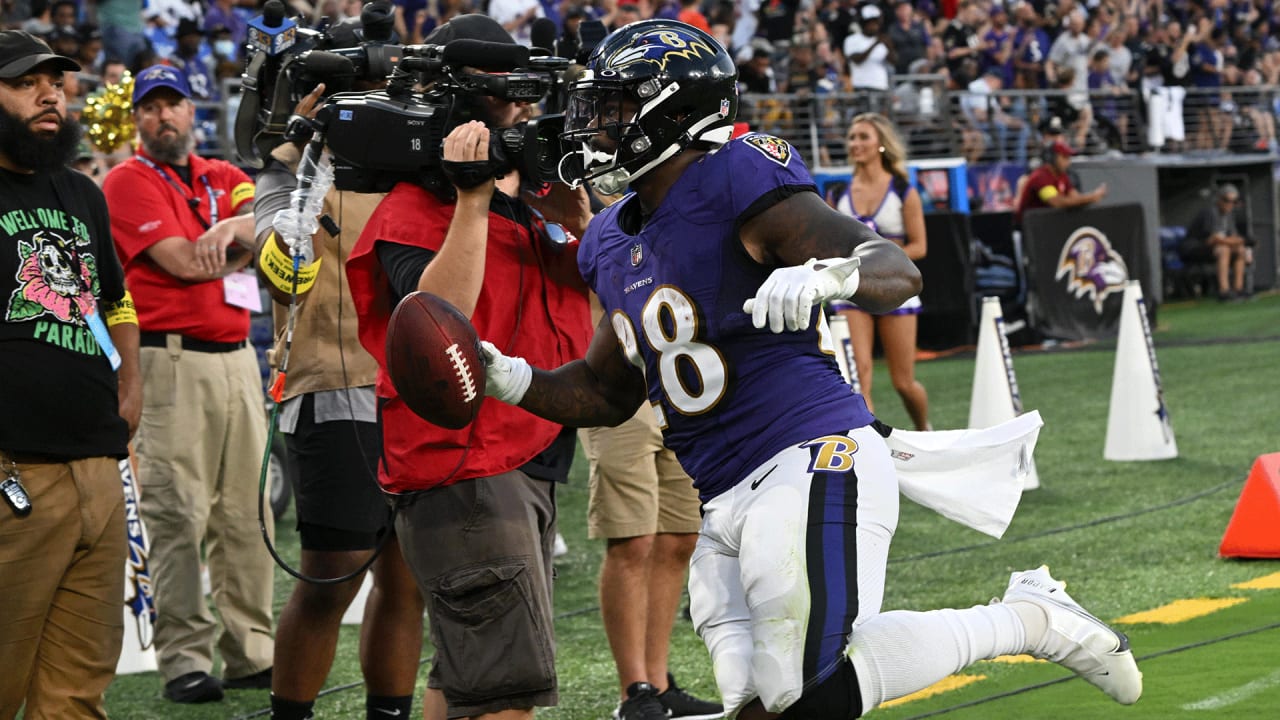 Mike Davis Gives Young Fan Football After Touchdown