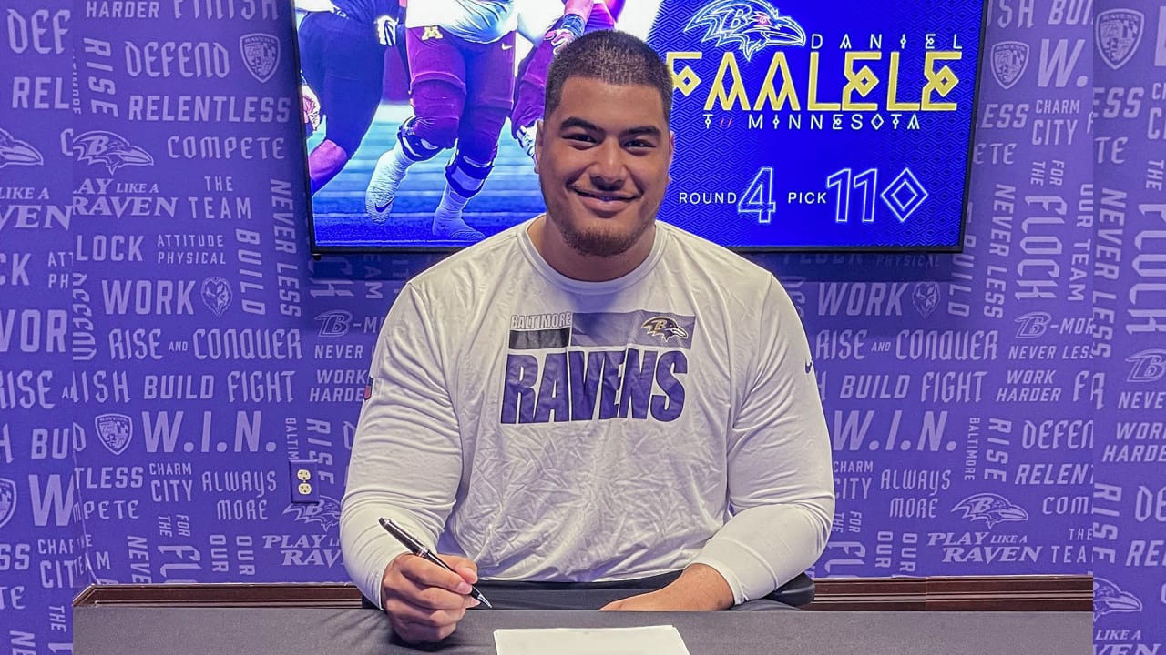Daniel Faalele Signs Rookie Contract