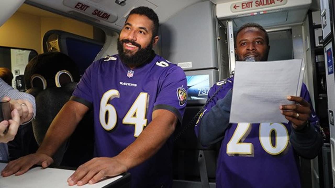 Ravens Players Surprise Airline Passengers