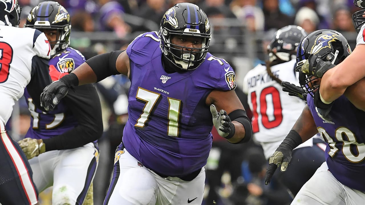 Defensive Tackle Justin Ellis Returns to Ravens