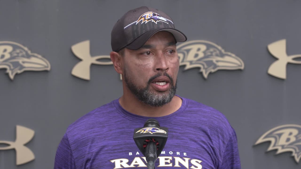 Chuck Smith Is Teaching Young Pass Rushers History