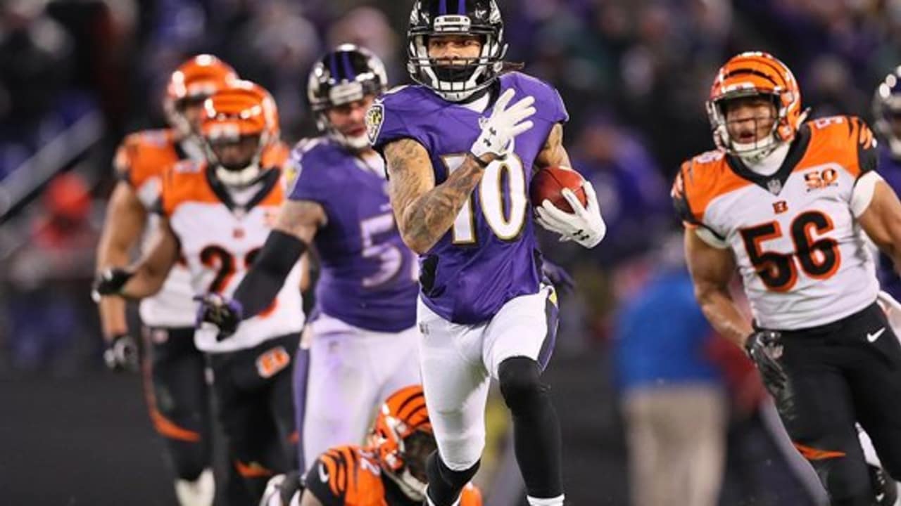 Highlight: Chris Moore Delivers Massive 87-Yard Kickoff Return