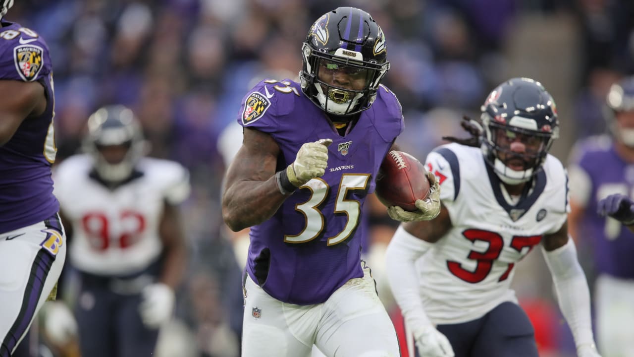 Highlight: Gus the Bus Rolls for 63-Yard Touchdown