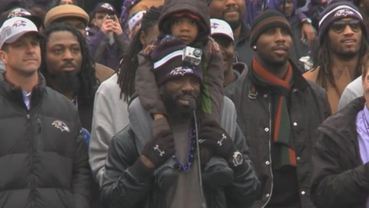 Ed Reed Shows His Appreciation To Fans In Song