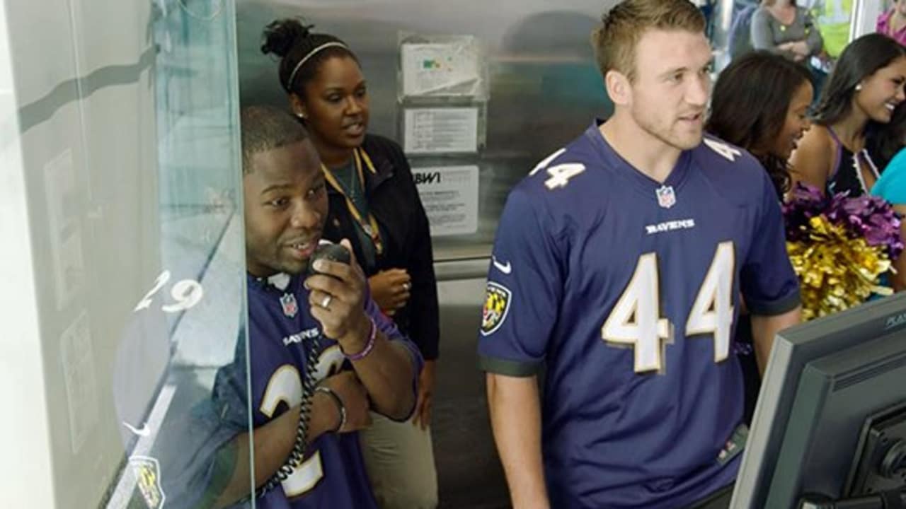 Southwest Passengers Surprised By Two Ravens