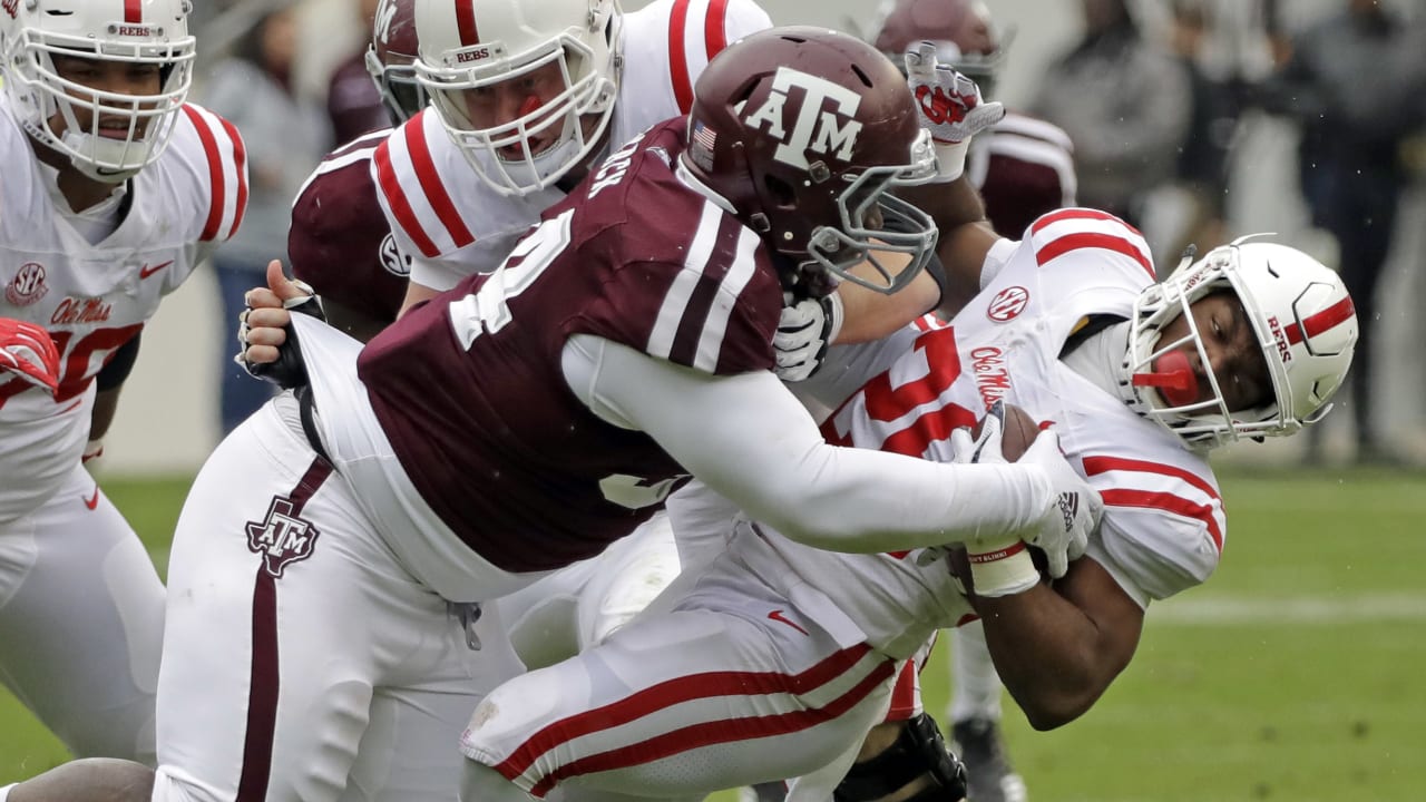 Best College Photos of DT Daylon Mack