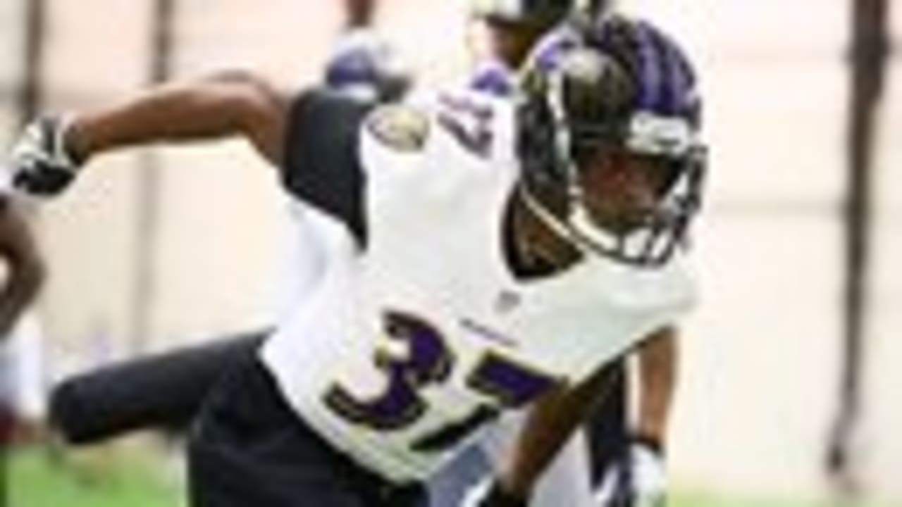 Buzz-Worthy Sammy Seamster Is A Late Bloomer