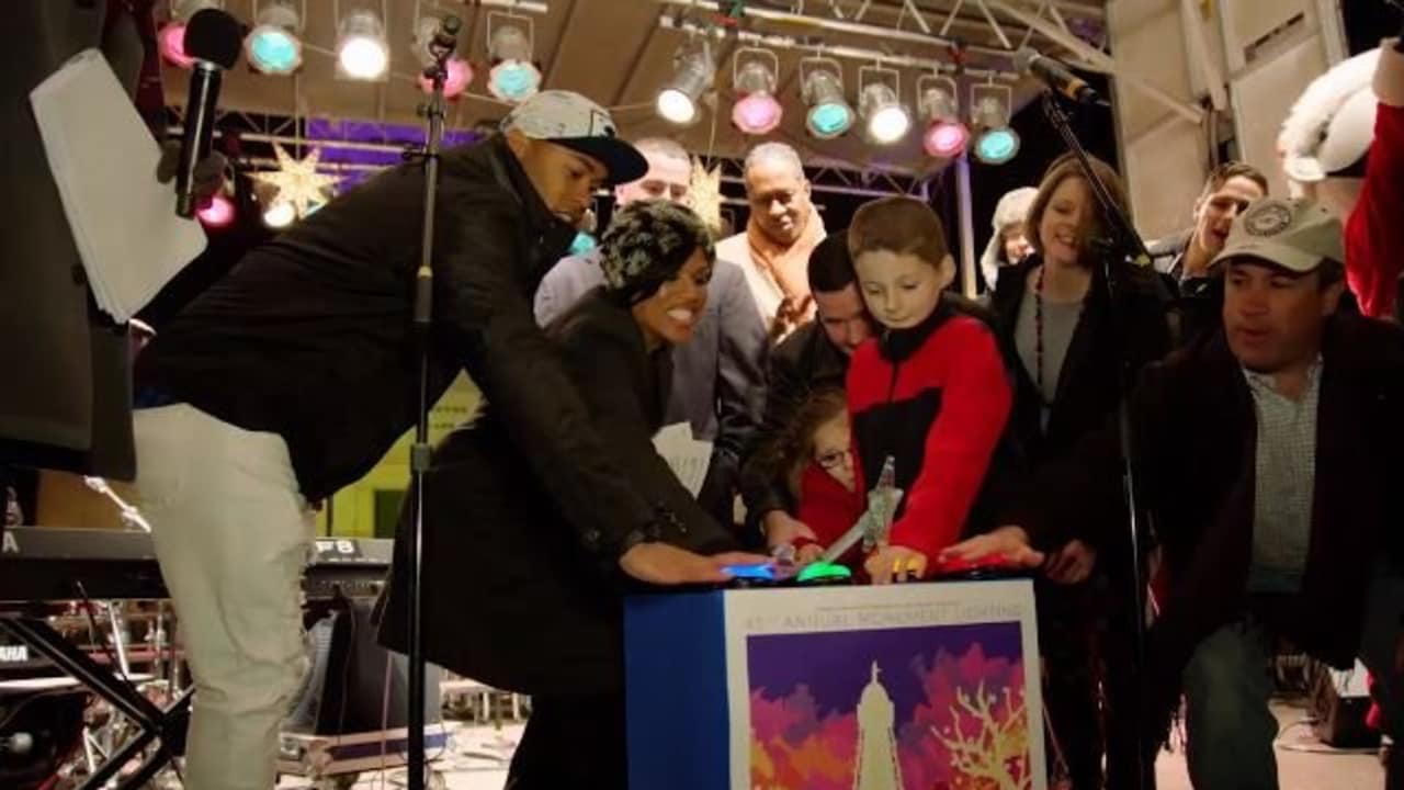 Steve Smith Kicks Off Annual Monument Lighting