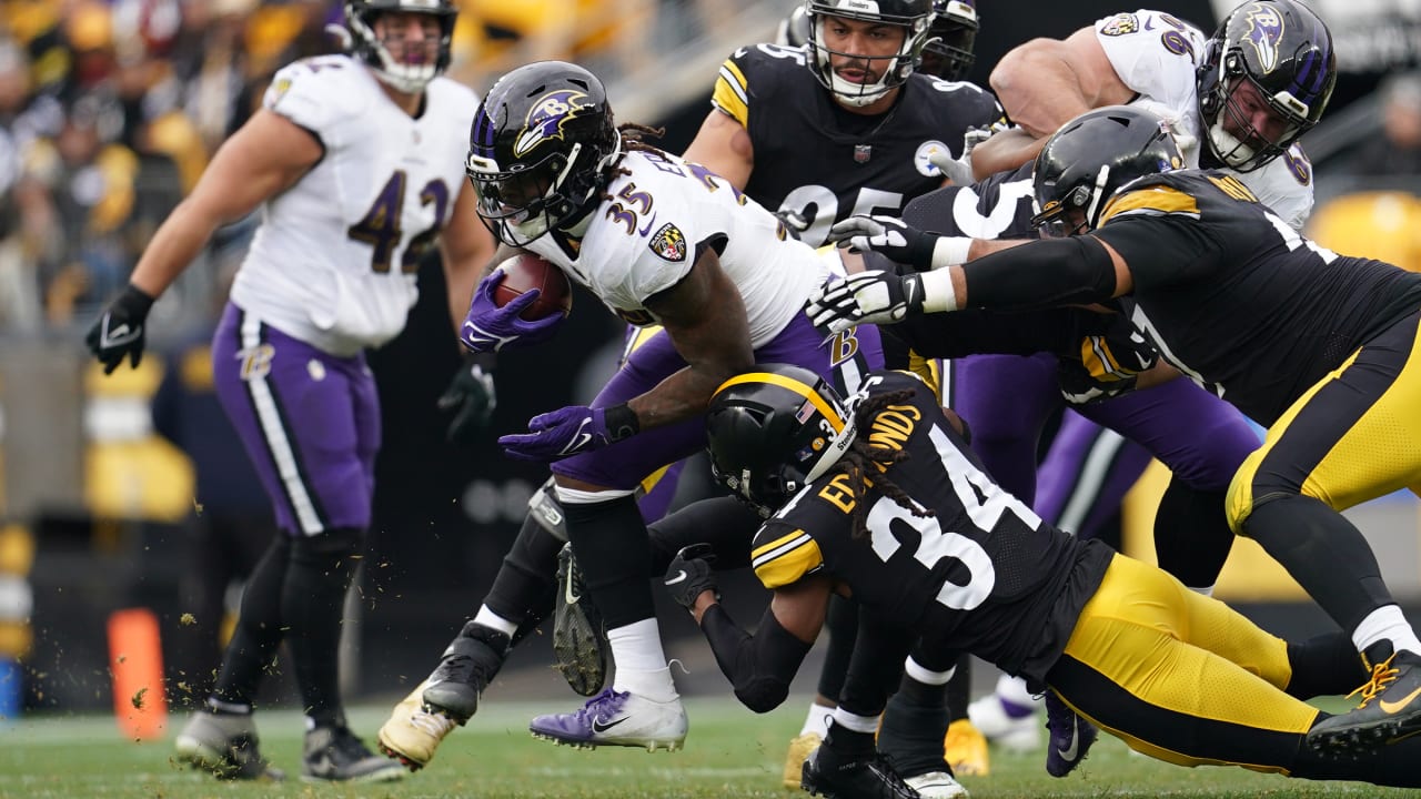 Gus Edwards Breaks Outside for 16-Yard Run | Ravens-Steelers Highlights