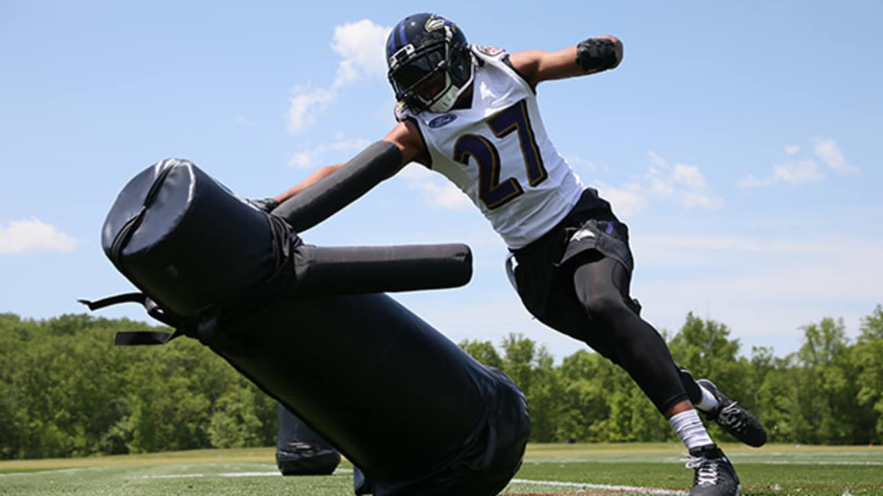 Cornerback Sheldon Price Capitalizes On First-Team Reps