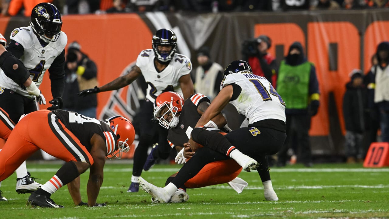 Kyle Hamilton Gets Sack on Deshaun Watson | Ravens-Browns Highlights