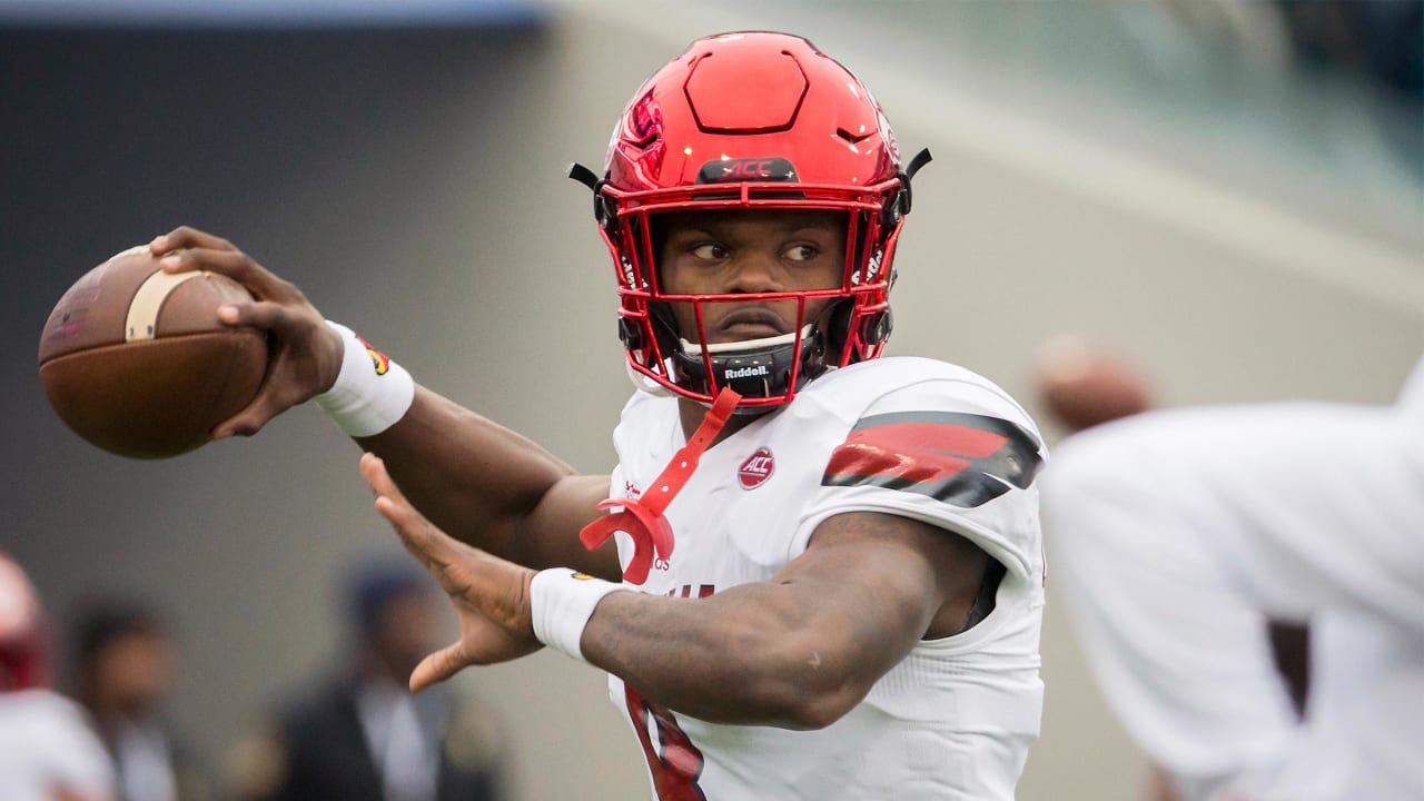Lamar Jackson Emotional About Getting Statue at Louisville