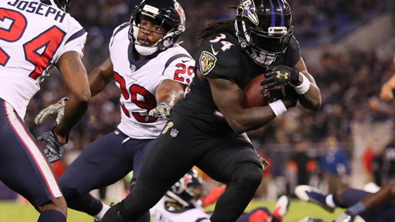 Highlight: Alex Collins Shows Off Speed With 12-Yard Gain