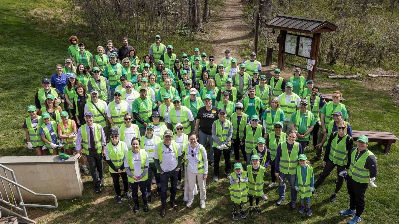 Photos: Ravens Clean Up Trash on Earth Day