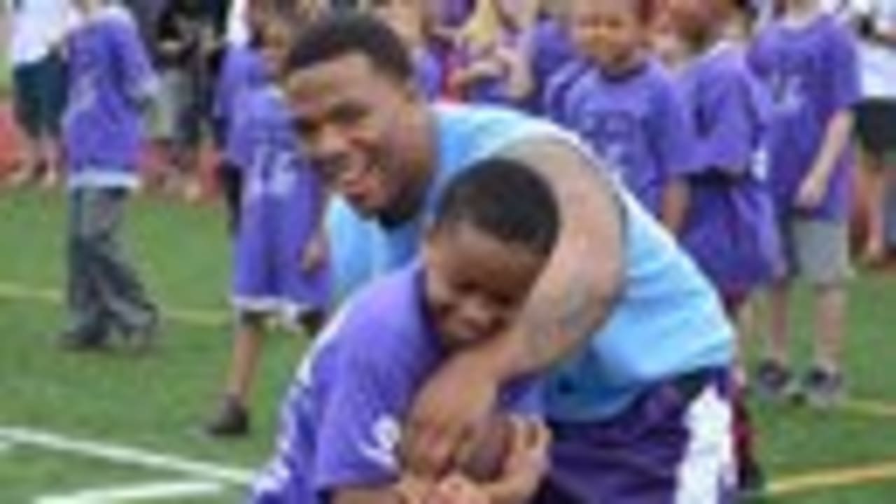 Ray Rice Gives Back To Baltimore Kids