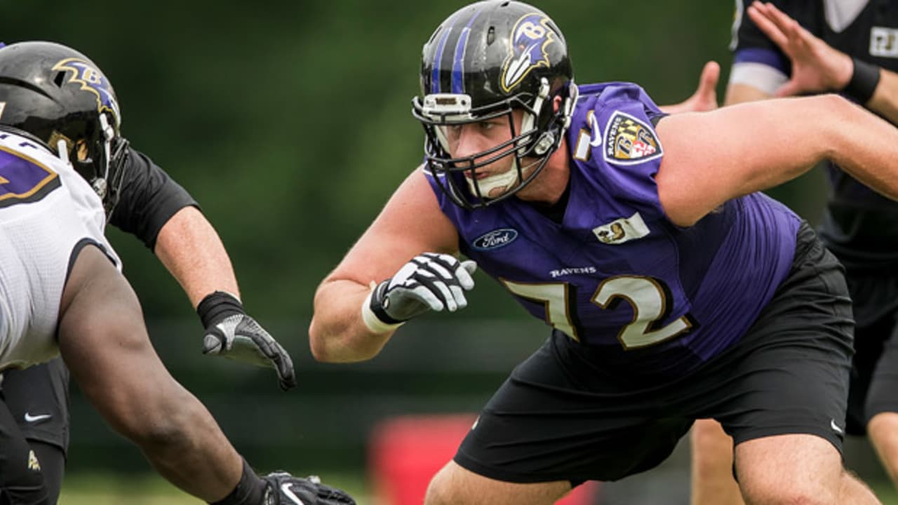 Ravens Guard Alex Lewis Out for the Year With Shoulder Injury